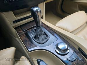 Zils BMW 5 Series 2004 Tallina, ar dzinēja tilpumu 3.00 L un nobraukumu 440 tūkst. km par 3990 €, foto 19 vietnē AUTOMOTO.COM.LV