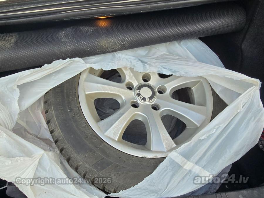 Zils BMW 5 Series 2004 Tallina, ar dzinēja tilpumu 3.00 L un nobraukumu 440 tūkst. km par 3990 €, foto 20 vietnē AUTOMOTO.COM.LV
