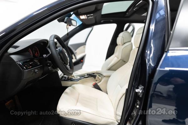 Zils BMW 5 Series 2005 Tallina, ar dzinēja tilpumu 2.50 L un nobraukumu 271 tūkst. km par 6500 €, foto 11 vietnē AUTOMOTO.COM.LV