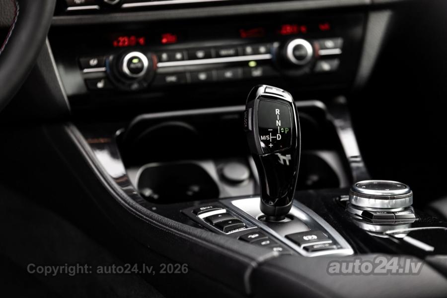 Blue BMW 5 Series 2015 in Tartu, with an engine capacity of 3.00 L and mileage of 234 thousand km for 14999 €, photo 12 on AUTOMOTO.COM.LV