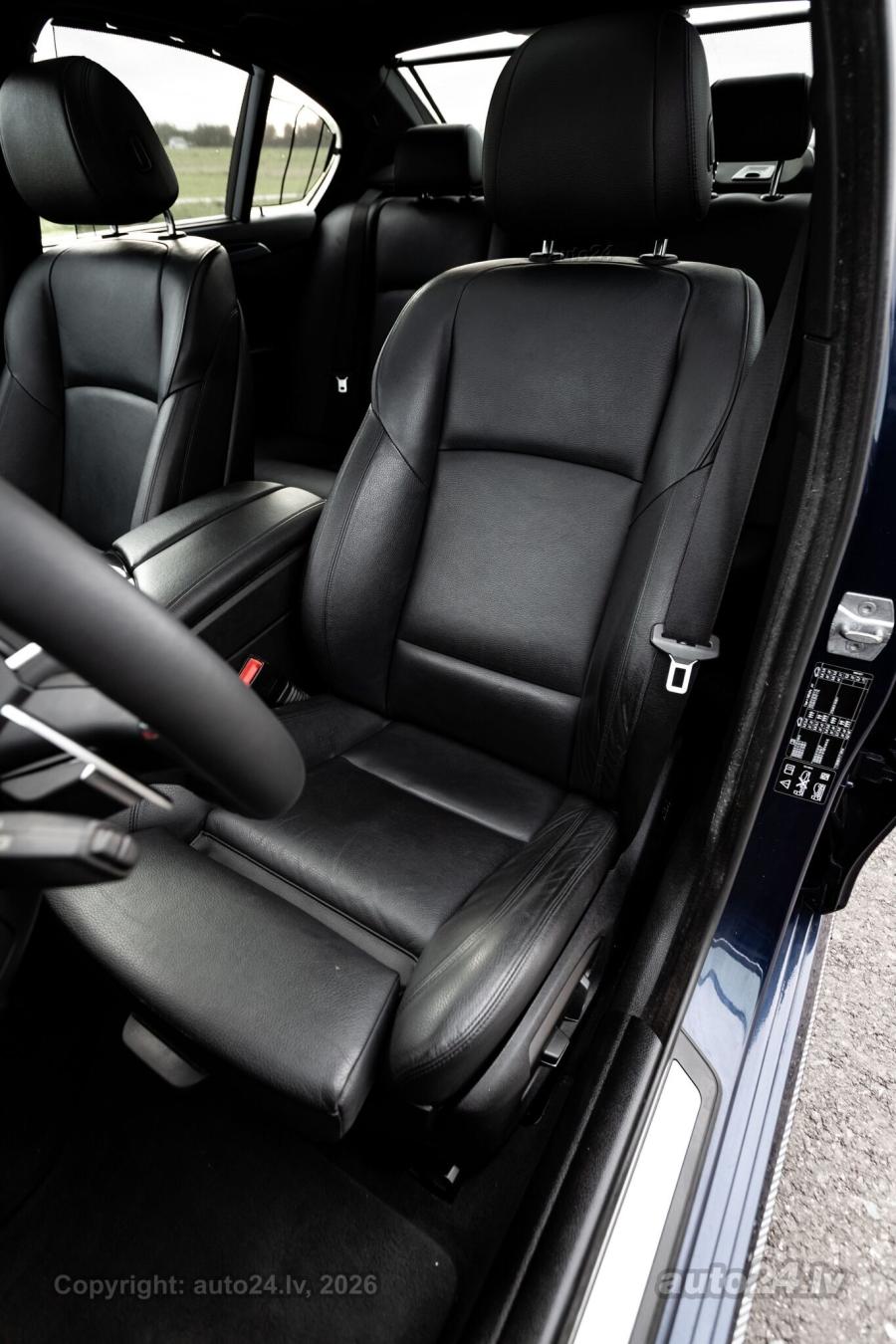 Blue BMW 5 Series 2015 in Tartu, with an engine capacity of 3.00 L and mileage of 234 thousand km for 14999 €, photo 13 on AUTOMOTO.COM.LV