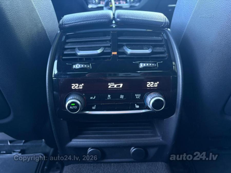 Zils BMW 5 Series 2017 Tallina, ar dzinēja tilpumu 3.00 L un nobraukumu 220 tūkst. km par 25400 €, foto 24 vietnē AUTOMOTO.COM.LV