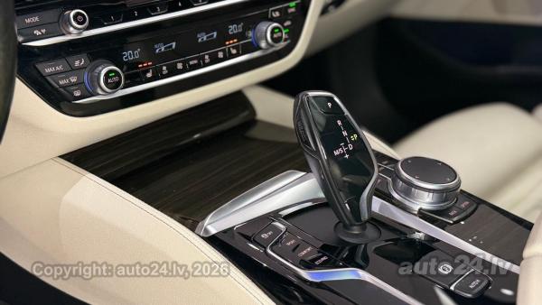 Blue BMW 5 Series 2017 in Riga, with an engine capacity of 2.00 L and mileage of 127 thousand km for 20000 €, photo 8 on AUTOMOTO.COM.LV