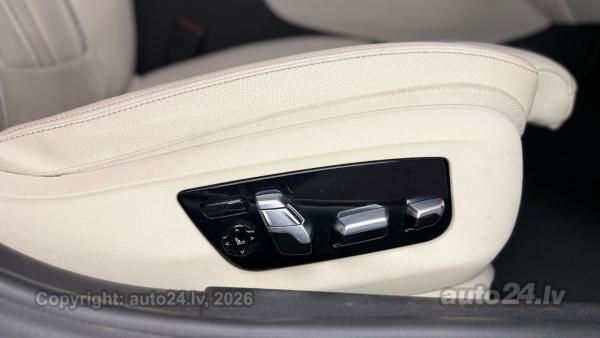 Blue BMW 5 Series 2017 in Riga, with an engine capacity of 2.00 L and mileage of 127 thousand km for 20000 €, photo 9 on AUTOMOTO.COM.LV