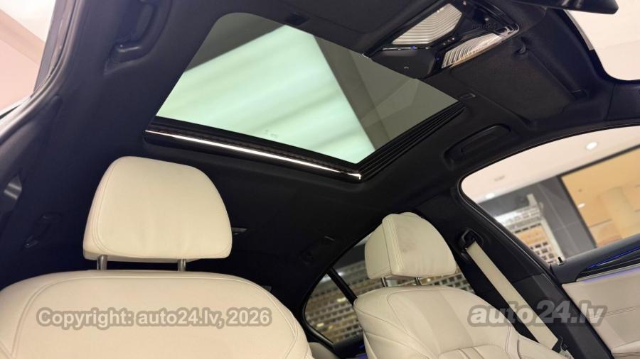 Blue BMW 5 Series 2017 in Riga, with an engine capacity of 2.00 L and mileage of 127 thousand km for 20000 €, photo 12 on AUTOMOTO.COM.LV