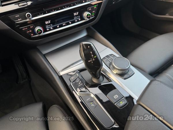 Zils BMW 5 Series 2018 Tallina, ar dzinēja tilpumu 2.00 L un nobraukumu 158 tūkst. km par 16900 €, foto 11 vietnē AUTOMOTO.COM.LV