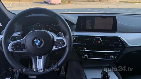 Zils BMW 5 Series 2019 Tallina, ar dzinēja tilpumu 2.00 L un nobraukumu 120 tūkst. km par 29900 €, foto 8 vietnē AUTOMOTO.COM.LV