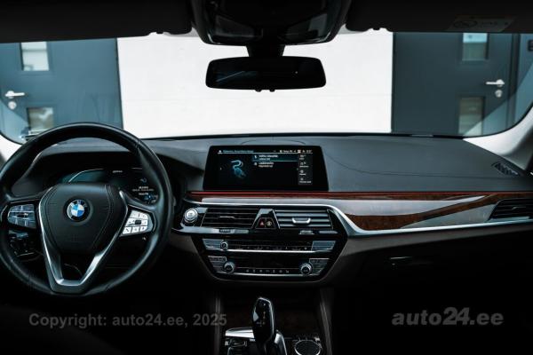 Zils BMW 5 Series 2020 Tallina, ar dzinēja tilpumu 2.00 L un nobraukumu 119 tūkst. km par 30900 €, foto 11 vietnē AUTOMOTO.COM.LV