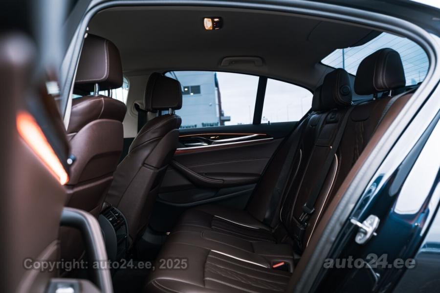 Zils BMW 5 Series 2020 Tallina, ar dzinēja tilpumu 2.00 L un nobraukumu 119 tūkst. km par 30900 €, foto 15 vietnē AUTOMOTO.COM.LV