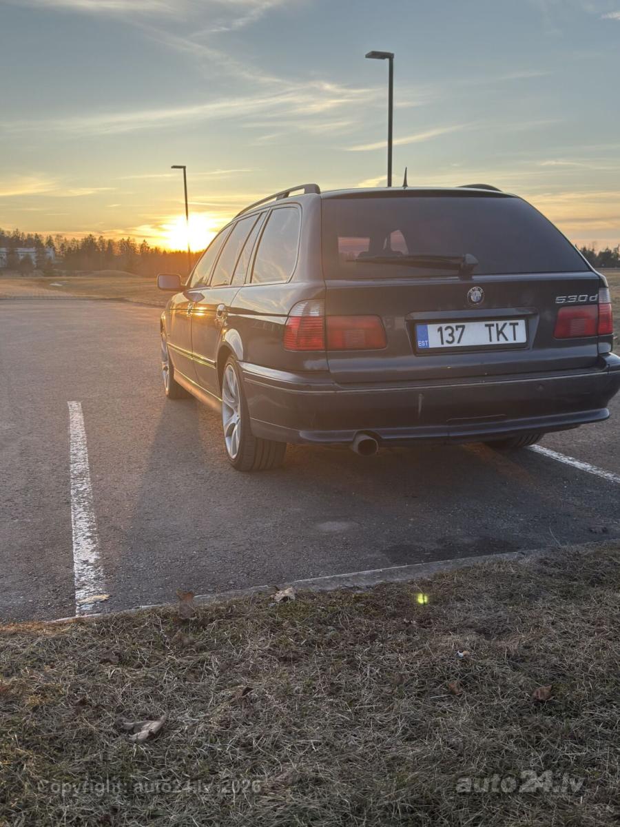 Zils BMW 5 Series 2002 Tallina, ar dzinēja tilpumu 2.90 L un nobraukumu 408 tūkst. km par 2600 €, foto 4 vietnē AUTOMOTO.COM.LV