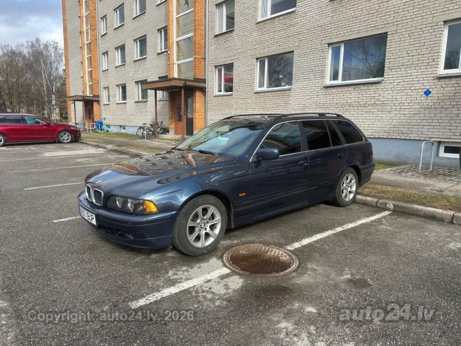 Zils BMW 5 Series 2002 Tallina, ar dzinēja tilpumu 2.50 L un nobraukumu 370 tūkst. km par 1500 €, foto 15 vietnē AUTOMOTO.COM.LV