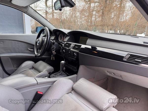 Zils BMW 5 Series 2004 Tallina, ar dzinēja tilpumu 2.50 L un nobraukumu 325 tūkst. km par 4500 €, foto 7 vietnē AUTOMOTO.COM.LV
