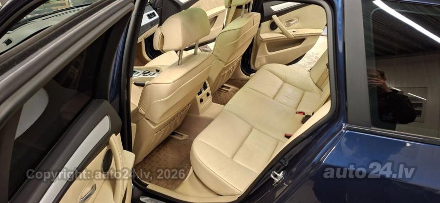 Zils BMW 5 Series 2007 Tallina, ar dzinēja tilpumu 3.00 L un nobraukumu 267 tūkst. km par 7999 €, foto 12 vietnē AUTOMOTO.COM.LV
