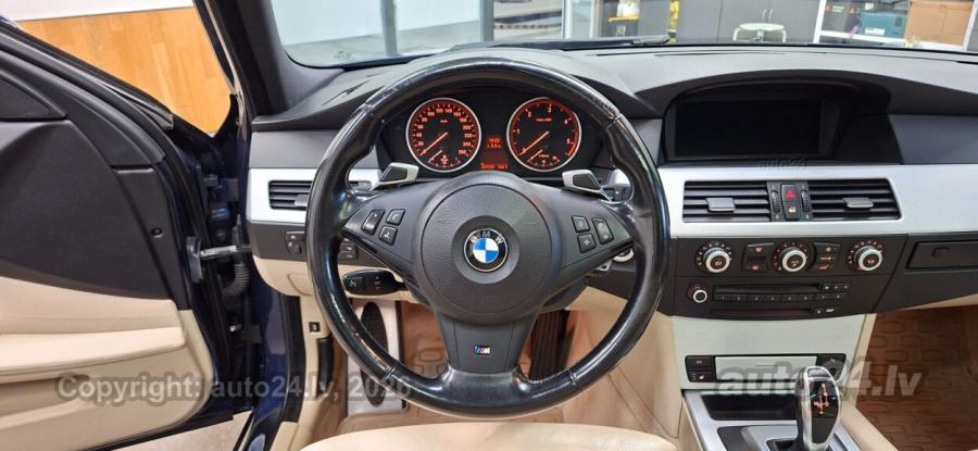 Zils BMW 5 Series 2007 Tallina, ar dzinēja tilpumu 3.00 L un nobraukumu 267 tūkst. km par 7999 €, foto 15 vietnē AUTOMOTO.COM.LV