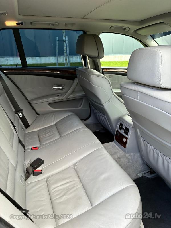 Zils BMW 5 Series 2008 Tartu, ar dzinēja tilpumu 3.00 L un nobraukumu 370 tūkst. km par 5900 €, foto 9 vietnē AUTOMOTO.COM.LV