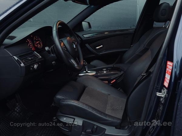 Zils BMW 5 Series 2009 Tallina, ar dzinēja tilpumu 3.00 L un nobraukumu 367 tūkst. km par 5590 €, foto 11 vietnē AUTOMOTO.COM.LV