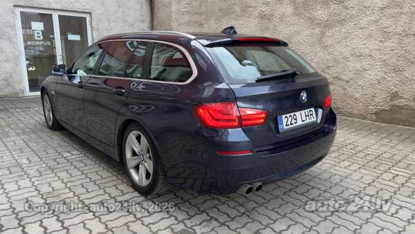 Zils BMW 5 Series 2011 Tallina, ar dzinēja tilpumu 3.00 L un nobraukumu 378 tūkst. km par 6700 €, foto 4 vietnē AUTOMOTO.COM.LV