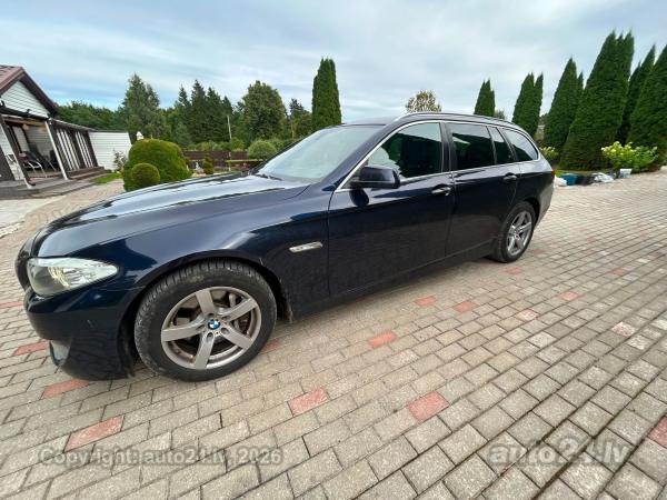 Zils BMW 5 Series 2013 Tallina, ar dzinēja tilpumu 2.00 L un nobraukumu 256 tūkst. km par 7000 €, foto 10 vietnē AUTOMOTO.COM.LV