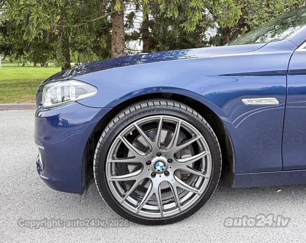 Zils BMW 5 Series 2016 Tallina, ar dzinēja tilpumu 3.00 L un nobraukumu 239 tūkst. km par 15900 €, foto 9 vietnē AUTOMOTO.COM.LV