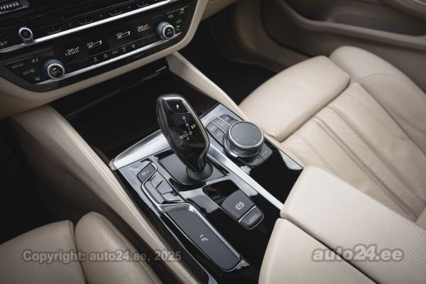 Zils BMW 5 Series 2017 Tallina, ar dzinēja tilpumu 3.00 L un nobraukumu 288 tūkst. km par 23000 €, foto 11 vietnē AUTOMOTO.COM.LV