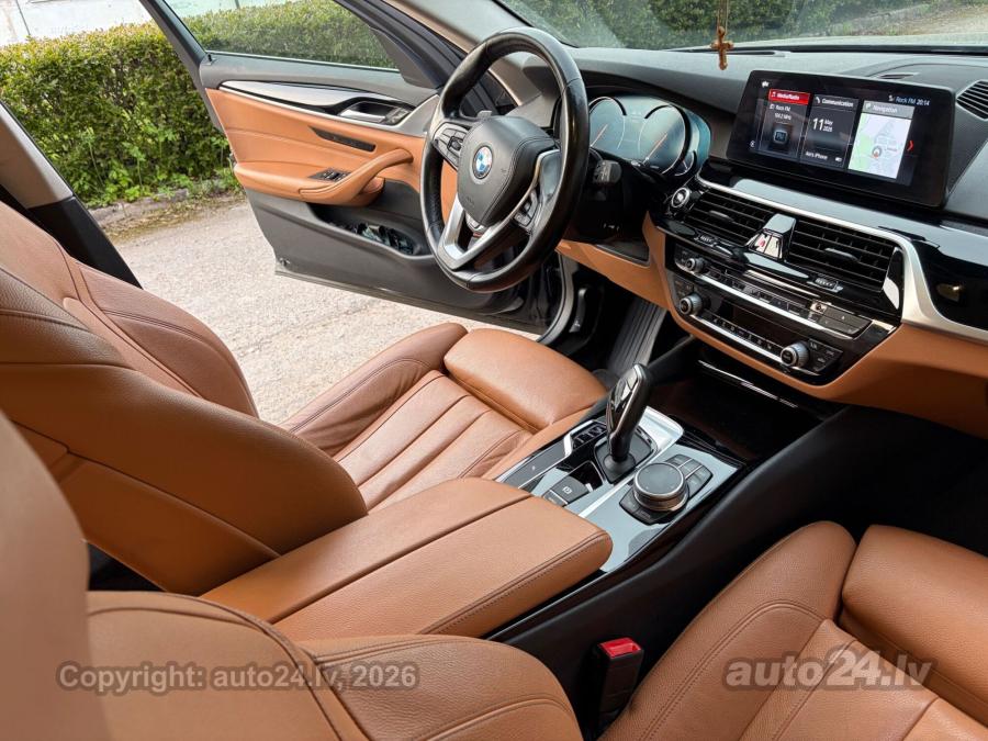 Zils BMW 5 Series 2017 Tartu, ar dzinēja tilpumu 3.00 L un nobraukumu 295 tūkst. km par 20000 €, foto 24 vietnē AUTOMOTO.COM.LV