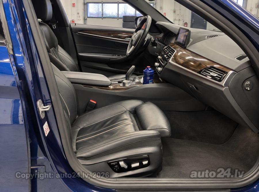 Zils BMW 5 Series 2018 Tallina, ar dzinēja tilpumu 3.00 L un nobraukumu 221 tūkst. km par 19990 €, foto 8 vietnē AUTOMOTO.COM.LV