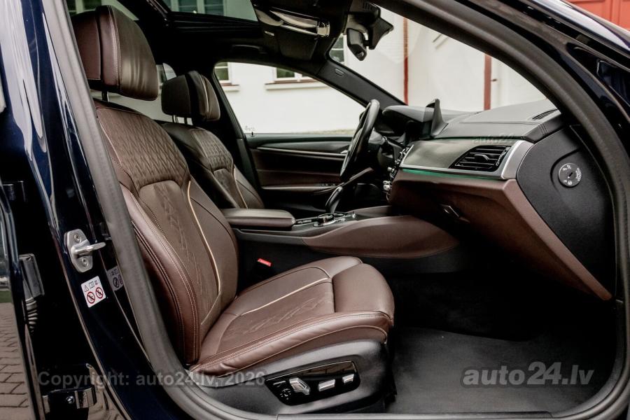 Blue BMW 5 Series 2019 in Parnu, with an engine capacity of 3.00 L and mileage of 165 thousand km for 28500 €, photo 15 on AUTOMOTO.COM.LV