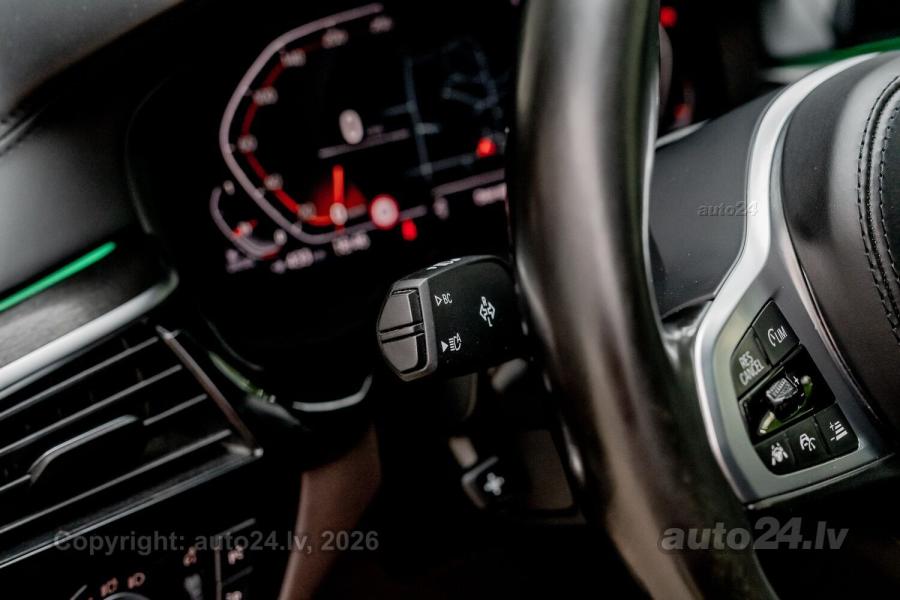 Blue BMW 5 Series 2019 in Parnu, with an engine capacity of 3.00 L and mileage of 165 thousand km for 28500 €, photo 18 on AUTOMOTO.COM.LV