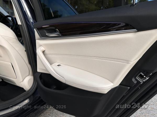 Zils BMW 5 Series 2019 Tallina, ar dzinēja tilpumu 2.00 L un nobraukumu 157 tūkst. km par 19500 €, foto 10 vietnē AUTOMOTO.COM.LV