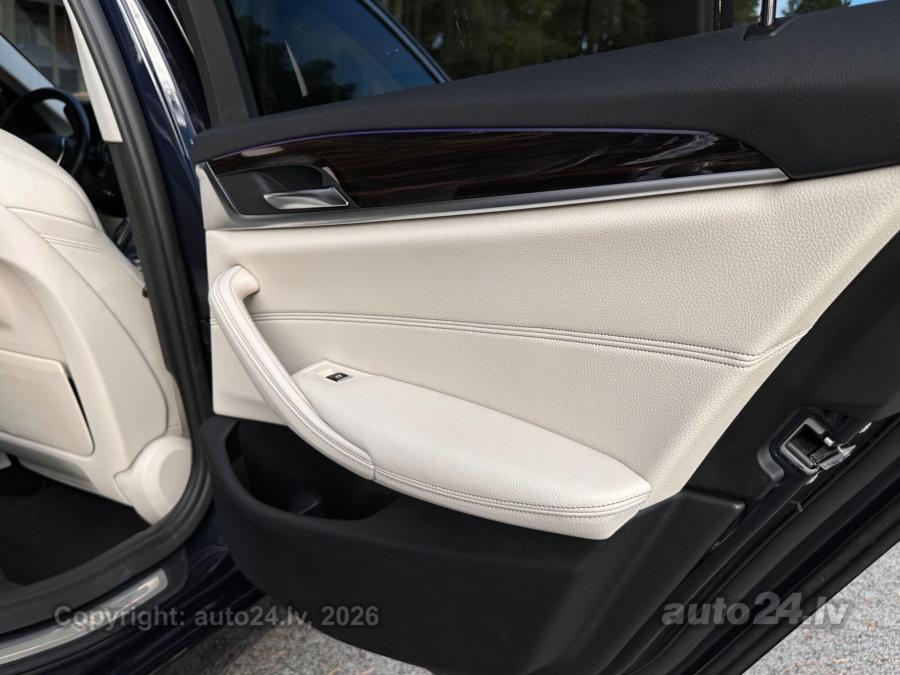 Zils BMW 5 Series 2019 Tallina, ar dzinēja tilpumu 2.00 L un nobraukumu 157 tūkst. km par 19500 €, foto 10 vietnē AUTOMOTO.COM.LV