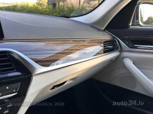 Zils BMW 5 Series 2019 Tallina, ar dzinēja tilpumu 2.00 L un nobraukumu 157 tūkst. km par 19500 €, foto 20 vietnē AUTOMOTO.COM.LV
