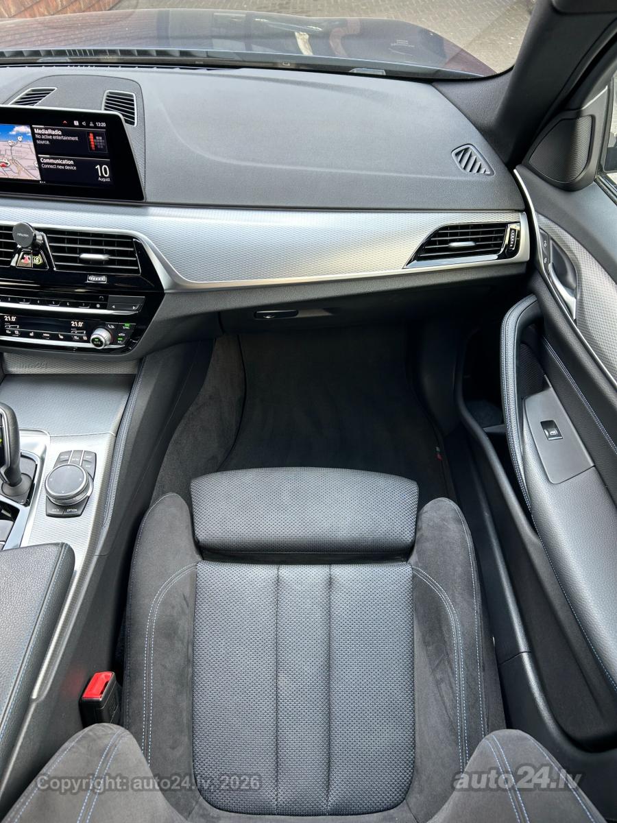 Zils BMW 5 Series 2020 Tallina, ar dzinēja tilpumu 2.00 L un nobraukumu 124 tūkst. km par 24900 €, foto 13 vietnē AUTOMOTO.COM.LV