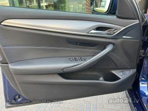 Zils BMW 5 Series 2020 Tallina, ar dzinēja tilpumu 2.00 L un nobraukumu 124 tūkst. km par 24900 €, foto 22 vietnē AUTOMOTO.COM.LV