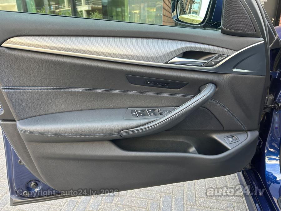 Zils BMW 5 Series 2020 Tallina, ar dzinēja tilpumu 2.00 L un nobraukumu 124 tūkst. km par 24900 €, foto 22 vietnē AUTOMOTO.COM.LV