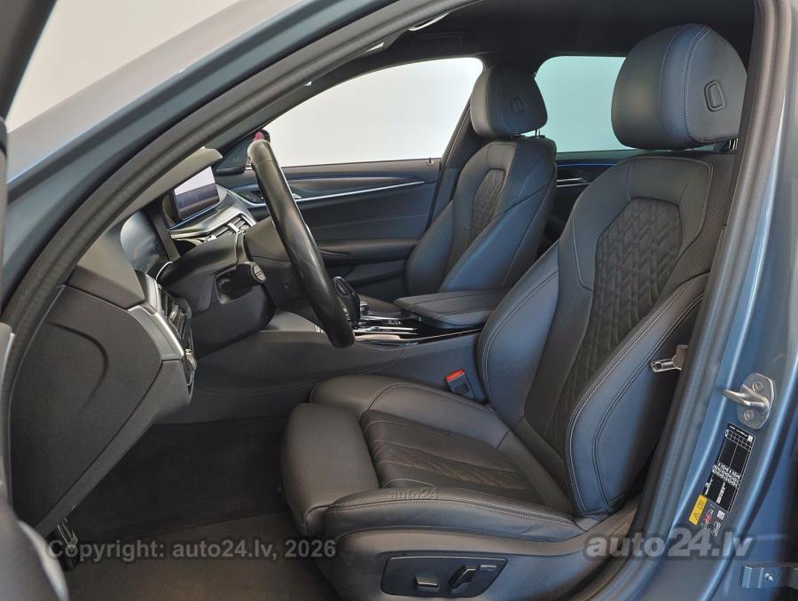 Zils BMW 5 Series 2022 Tallina, ar dzinēja tilpumu 2.00 L un nobraukumu 139 tūkst. km par 32900 €, foto 10 vietnē AUTOMOTO.COM.LV