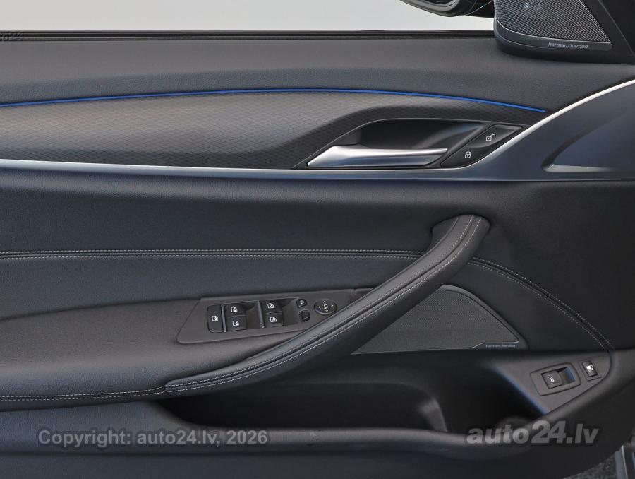 Zils BMW 5 Series 2022 Tallina, ar dzinēja tilpumu 2.00 L un nobraukumu 139 tūkst. km par 32900 €, foto 12 vietnē AUTOMOTO.COM.LV
