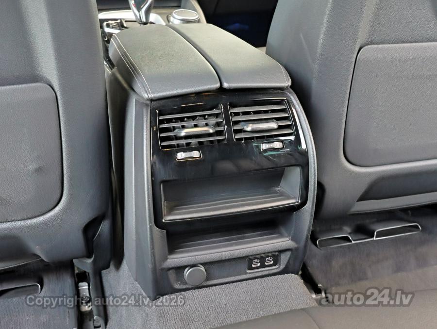 Zils BMW 5 Series 2022 Tallina, ar dzinēja tilpumu 2.00 L un nobraukumu 139 tūkst. km par 32900 €, foto 14 vietnē AUTOMOTO.COM.LV