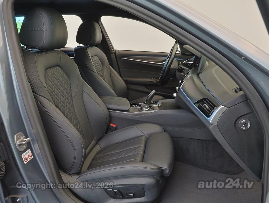 Zils BMW 5 Series 2022 Tallina, ar dzinēja tilpumu 2.00 L un nobraukumu 139 tūkst. km par 32900 €, foto 16 vietnē AUTOMOTO.COM.LV