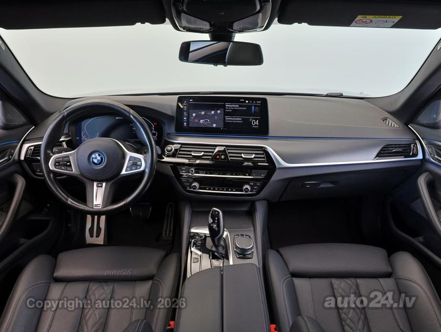 Zils BMW 5 Series 2022 Tallina, ar dzinēja tilpumu 2.00 L un nobraukumu 139 tūkst. km par 32900 €, foto 18 vietnē AUTOMOTO.COM.LV