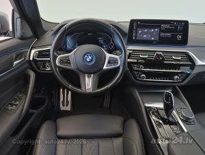 Zils BMW 5 Series 2022 Tallina, ar dzinēja tilpumu 2.00 L un nobraukumu 139 tūkst. km par 32900 €, foto 19 vietnē AUTOMOTO.COM.LV