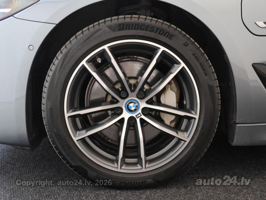 Zils BMW 5 Series 2022 Tallina, ar dzinēja tilpumu 2.00 L un nobraukumu 139 tūkst. km par 32900 €, foto 26 vietnē AUTOMOTO.COM.LV