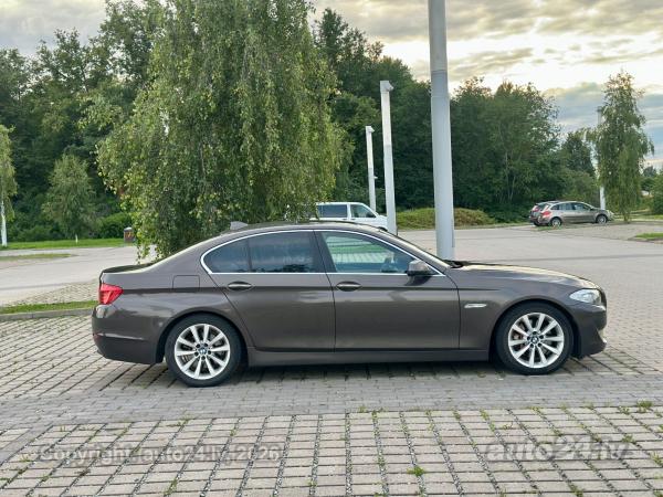 Brūns BMW 5 Series 2010 Tallina, ar dzinēja tilpumu 3.00 L un nobraukumu 363 tūkst. km par 9990 €, foto 4 vietnē AUTOMOTO.COM.LV