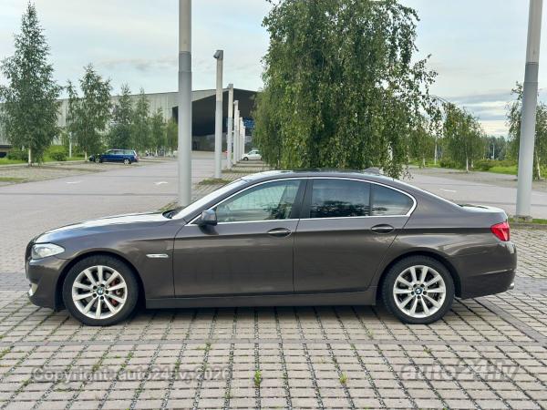 Brūns BMW 5 Series 2010 Tallina, ar dzinēja tilpumu 3.00 L un nobraukumu 363 tūkst. km par 9990 €, foto 7 vietnē AUTOMOTO.COM.LV