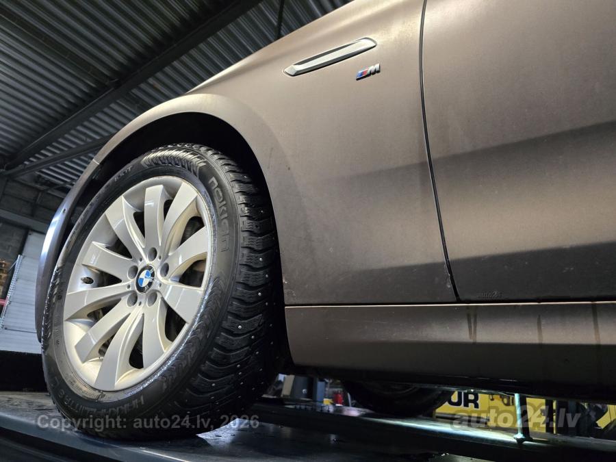 Brown BMW 5 Series 2014 in Keila, with an engine capacity of 3.00 L and mileage of 127 thousand km for 18500 €, photo 23 on AUTOMOTO.COM.LV