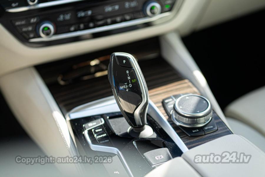 Brown BMW 5 Series 2017 in Tartu, with an engine capacity of 3.00 L and mileage of 125 thousand km for 24900 €, photo 19 on AUTOMOTO.COM.LV