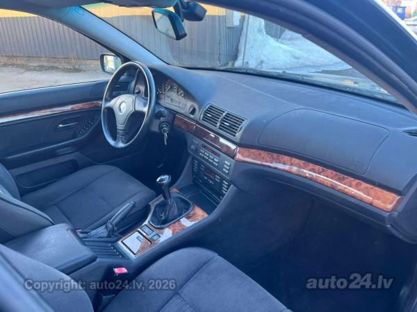 Zaļš BMW 5 Series 1998 Tallina, ar dzinēja tilpumu 2.50 L un nobraukumu 290 tūkst. km par 4000 €, foto 6 vietnē AUTOMOTO.COM.LV