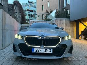 Pelēks BMW 5 Series 2024 Tallina, ar dzinēja tilpumu 2.00 L un nobraukumu 13 tūkst. km par 55500 €, foto  vietnē AUTOMOTO.COM.LV