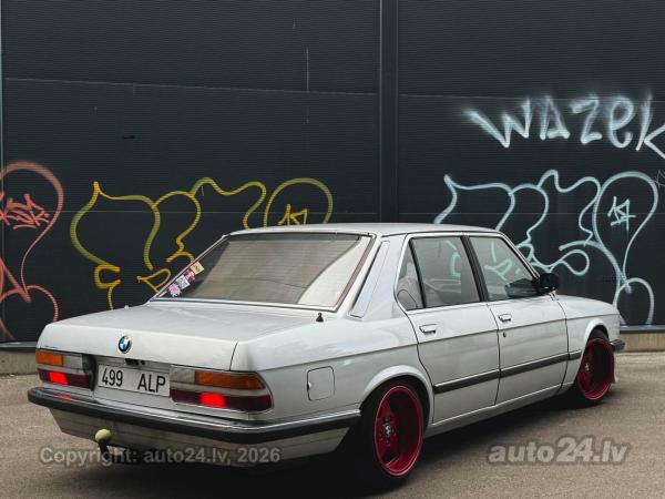 Grey BMW 5 Series 1985 in Tallinn, with an engine capacity of 2.40 L and mileage of 0 thousand km for 5600 €, photo 4 on AUTOMOTO.COM.LV