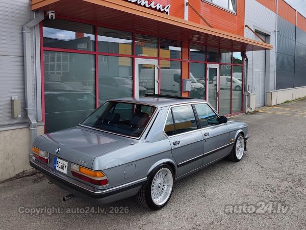 BMW 5 Series 1987 Tallina vietnē Pelēks BMW 5 Series 1987 Tallina, ar dzinēja tilpumu 2.70 L un nobraukumu 370 tūkst. km par 11900 €, foto 6 vietnē AUTOMOTO.COM.LV