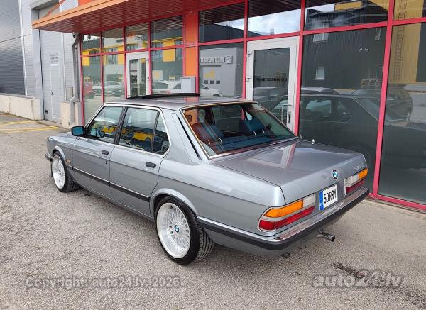 BMW 5 Series 1987 Tallina vietnē Pelēks BMW 5 Series 1987 Tallina, ar dzinēja tilpumu 2.70 L un nobraukumu 370 tūkst. km par 11900 €, foto 7 vietnē AUTOMOTO.COM.LV